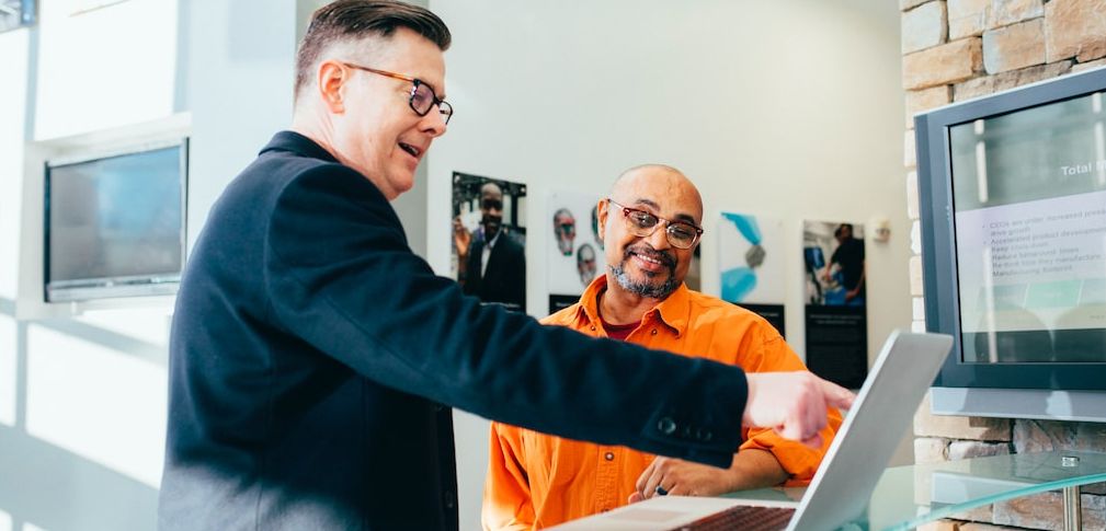 Lead: Bedeutung, Definition und Übersetzung aus dem Wörterbuch