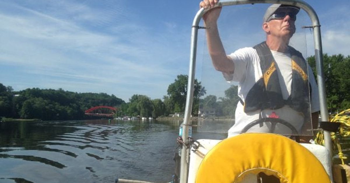 Sampling the Rondout Estuary