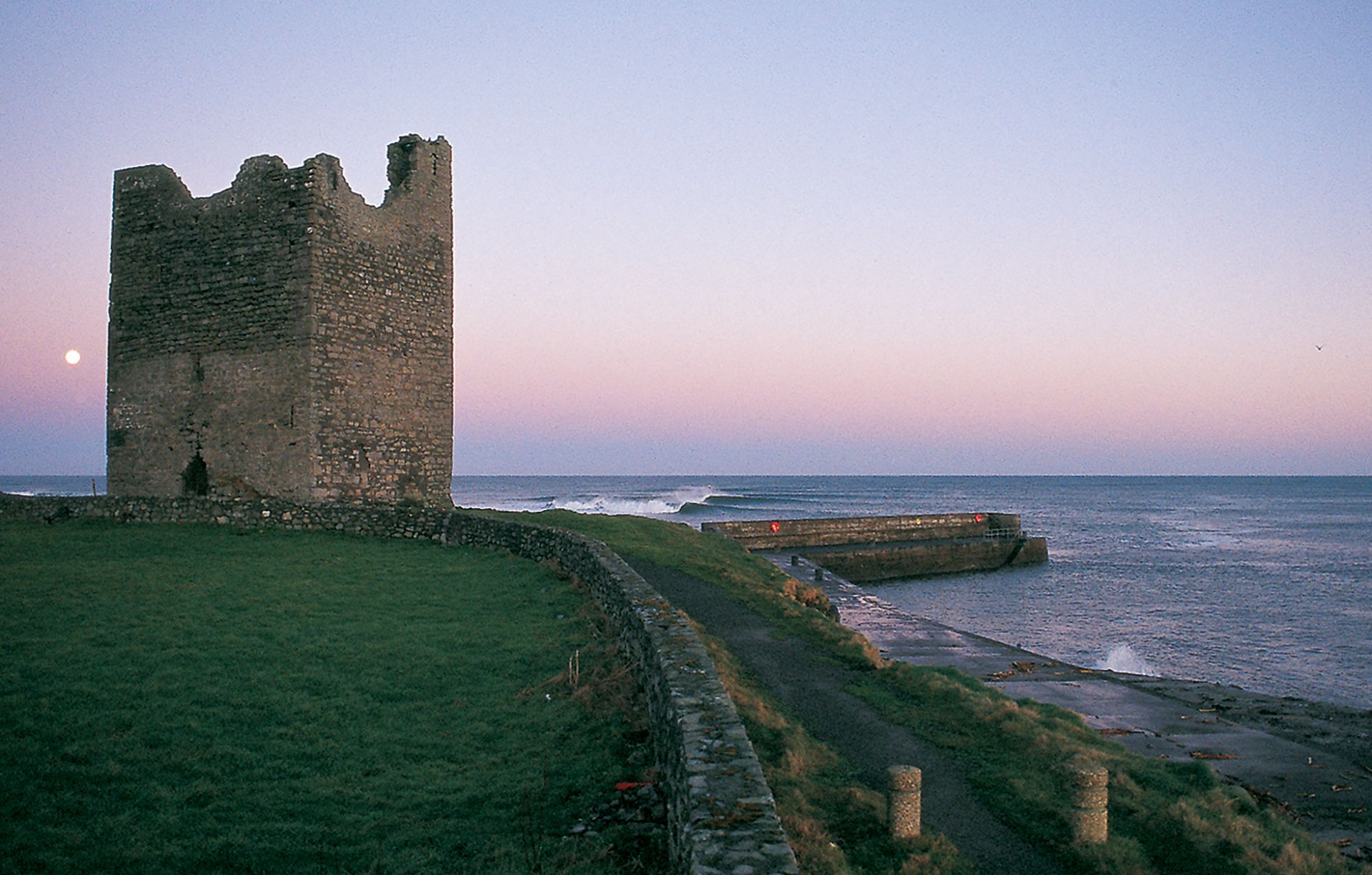Surfing in Ireland – Guide to Best Surf Spots & Seasons | Stormrider ...