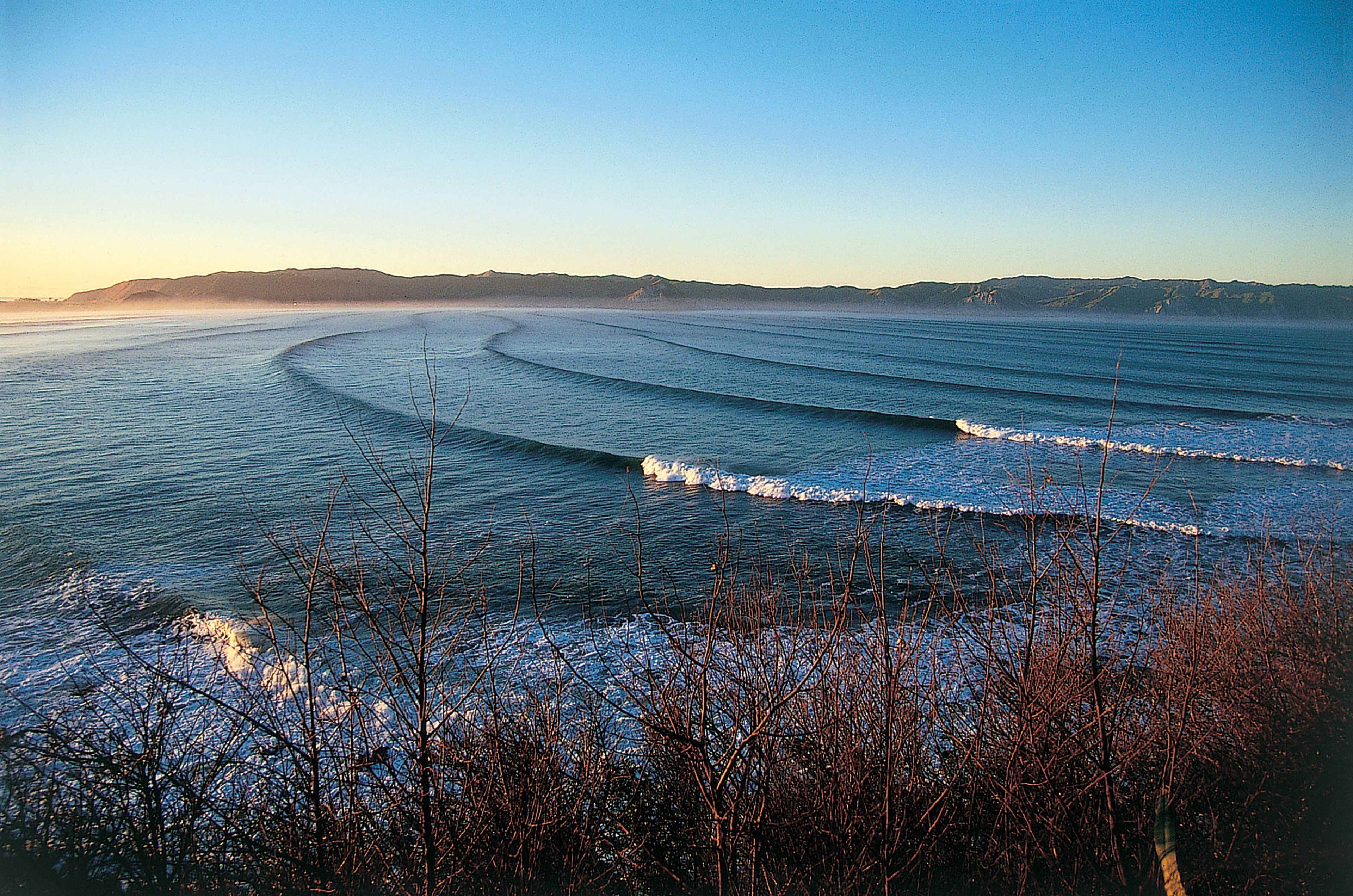 Surfing in New Zealand – Guide to Best Surf Spots & Seasons ...