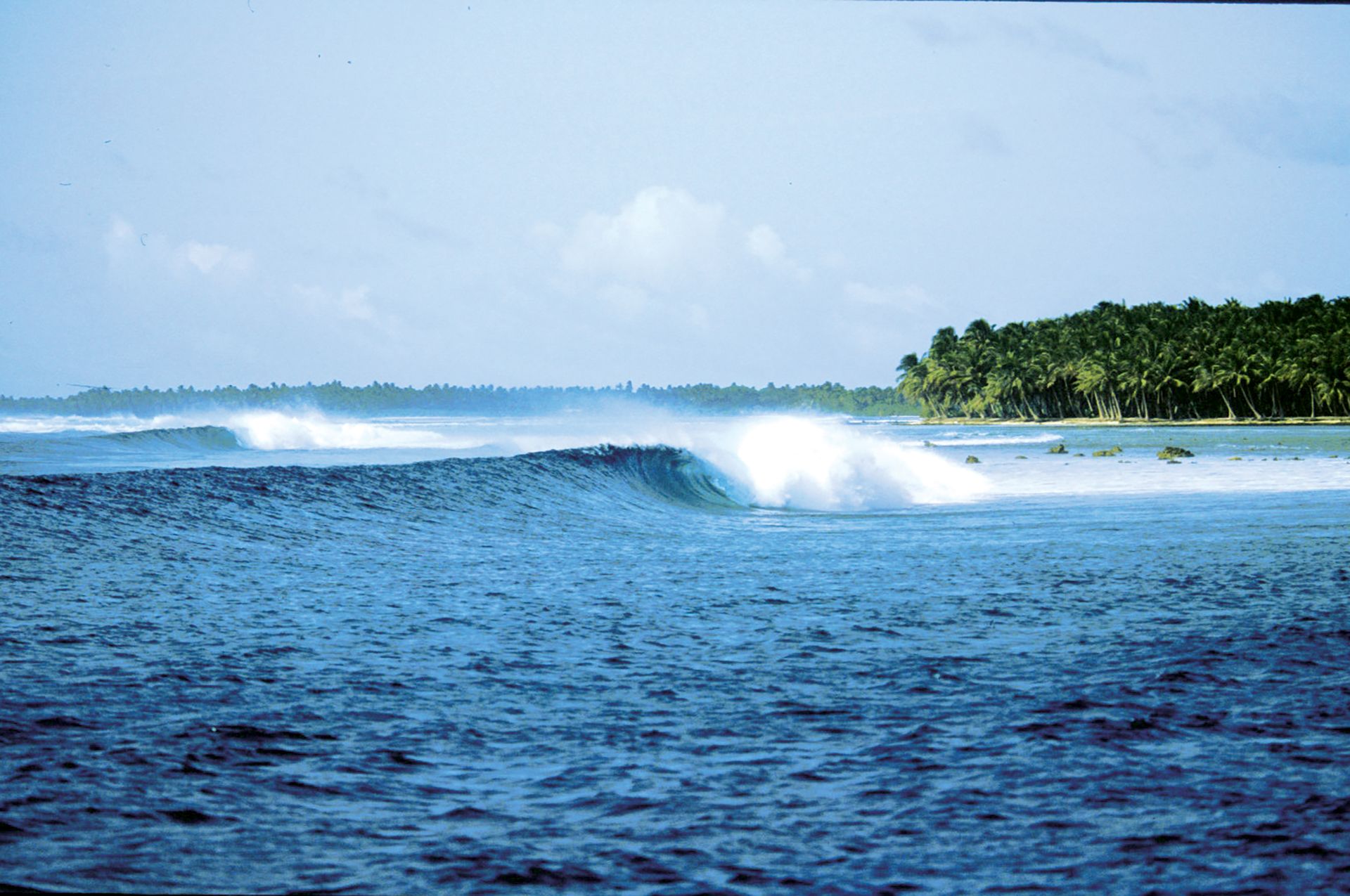 Machine Surf Guide (Thaa and Laamu Atolls, Maldives) – Wave Info & Tips ...