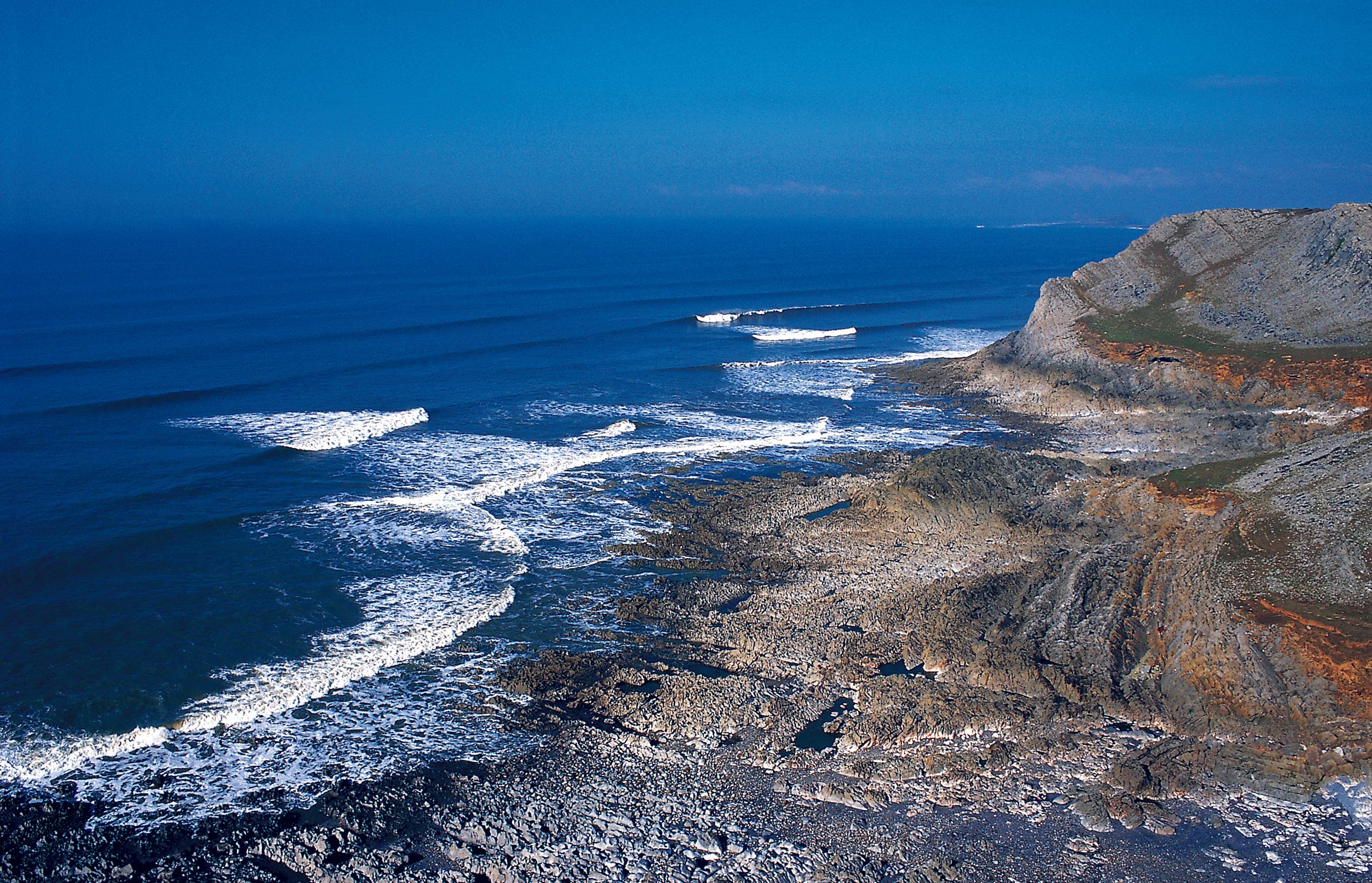Surfing in Gower Peninsula, Wales – Surf Guide & Local Tips ...
