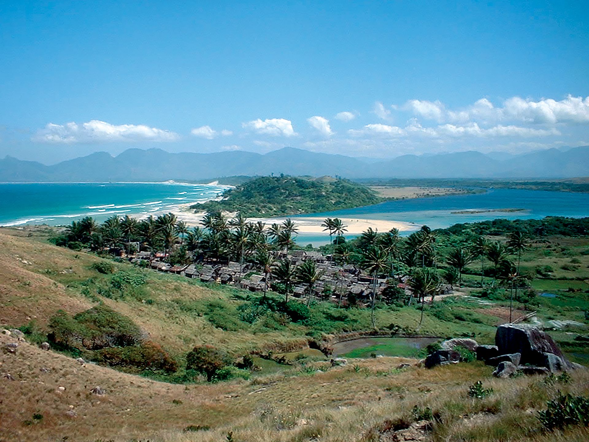 Evatra Surf Guide (Southeast Madagascar, Madagascar) – Wave Info & Tips ...