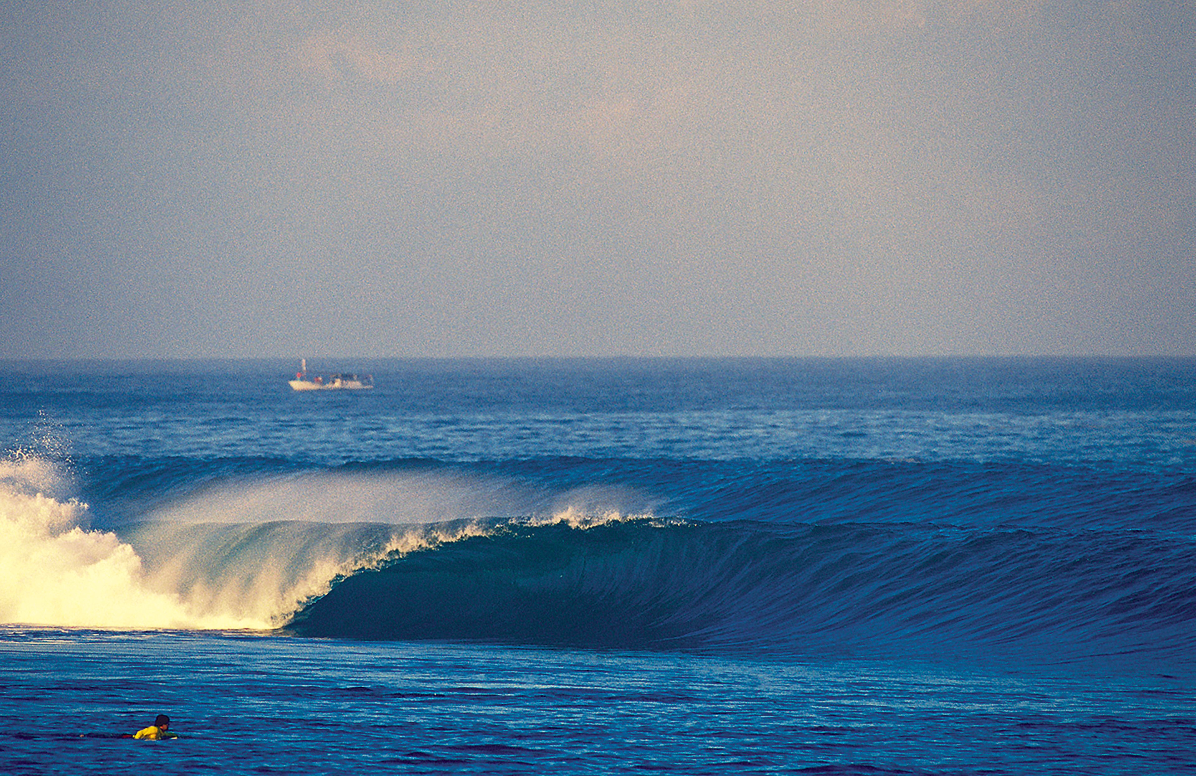 Lakey Pipe Surf Guide (Central Sumbawa, Nusa Tenggara) – Wave Info ...