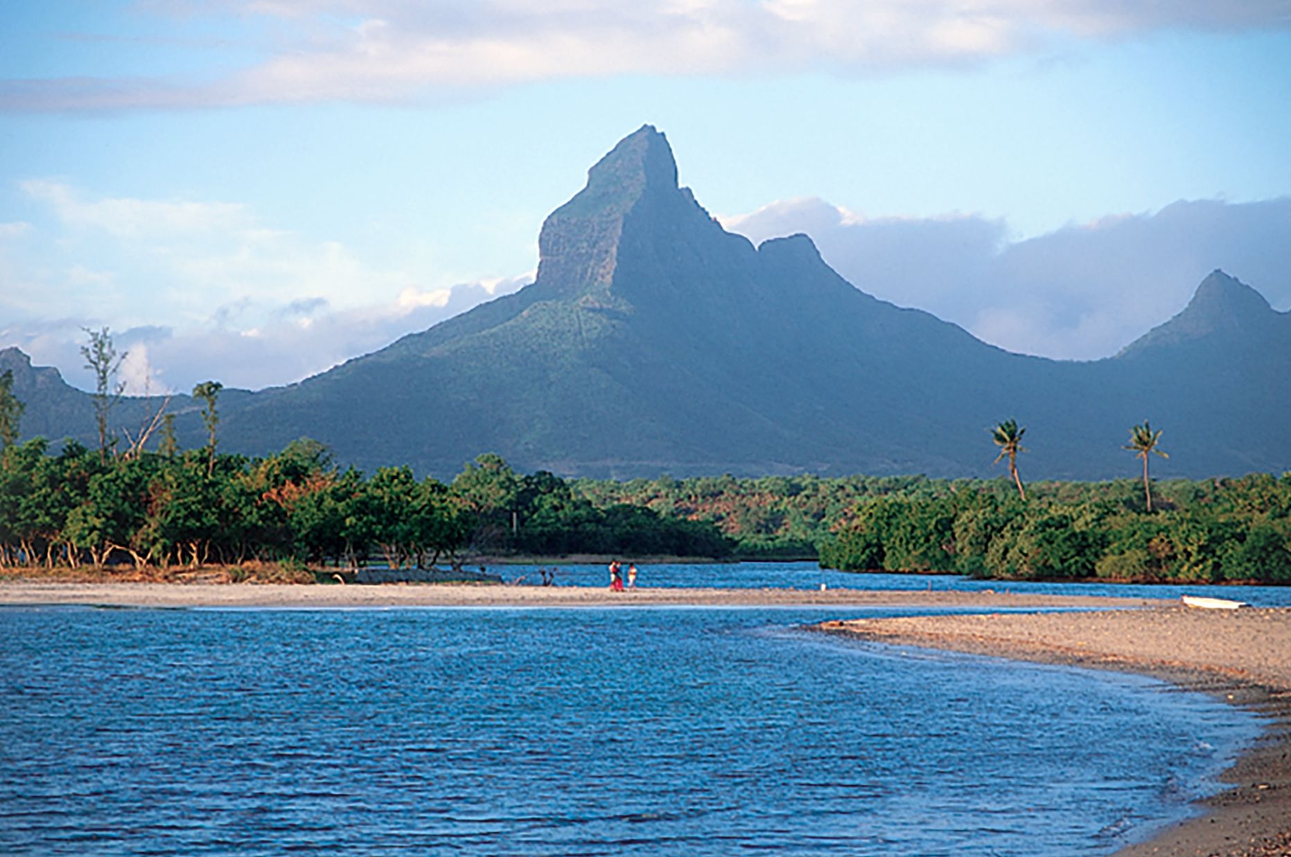 Surfing in Mauritius – Guide to Best Surf Spots & Seasons | Stormrider ...