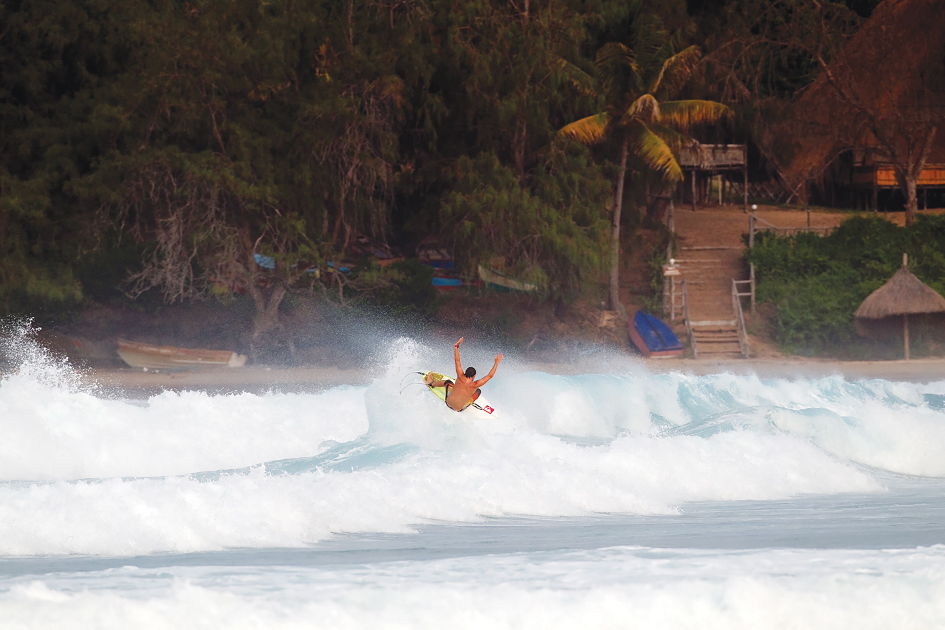 Praia Tofo Surf Guide (Inhambane Province, Mozambique) – Wave Info ...