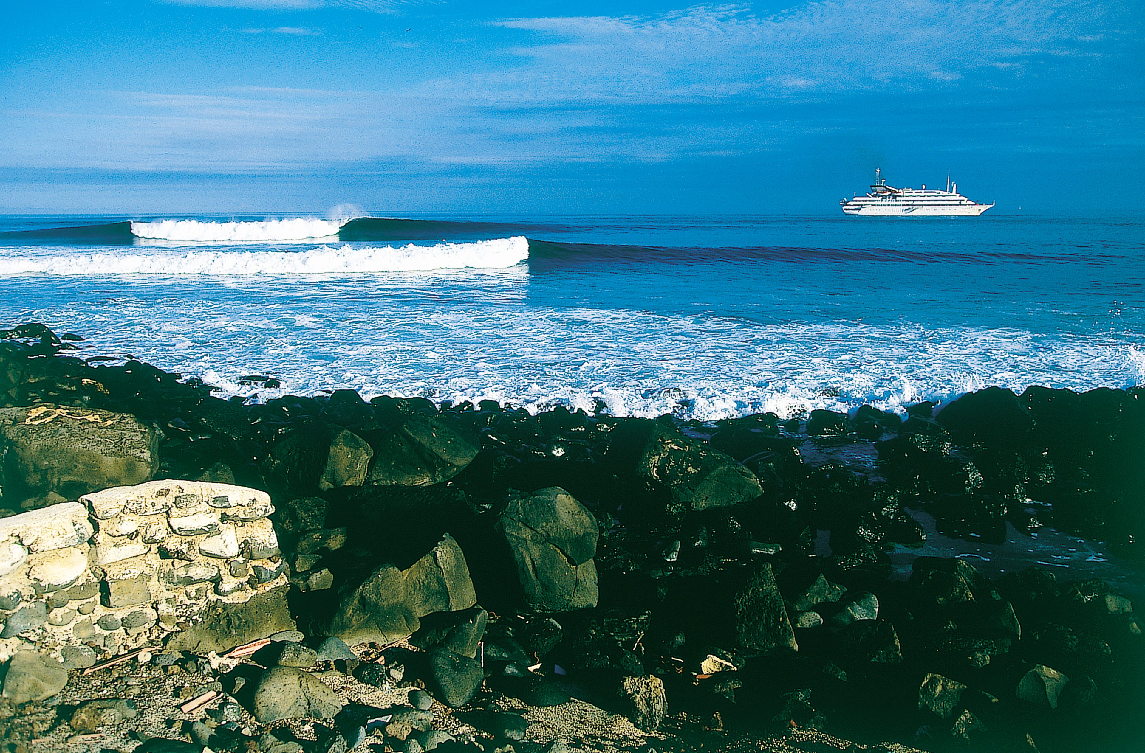 El Cañon Surf Guide (Santa Cruz and San Cristobal, Galapagos Islands ...