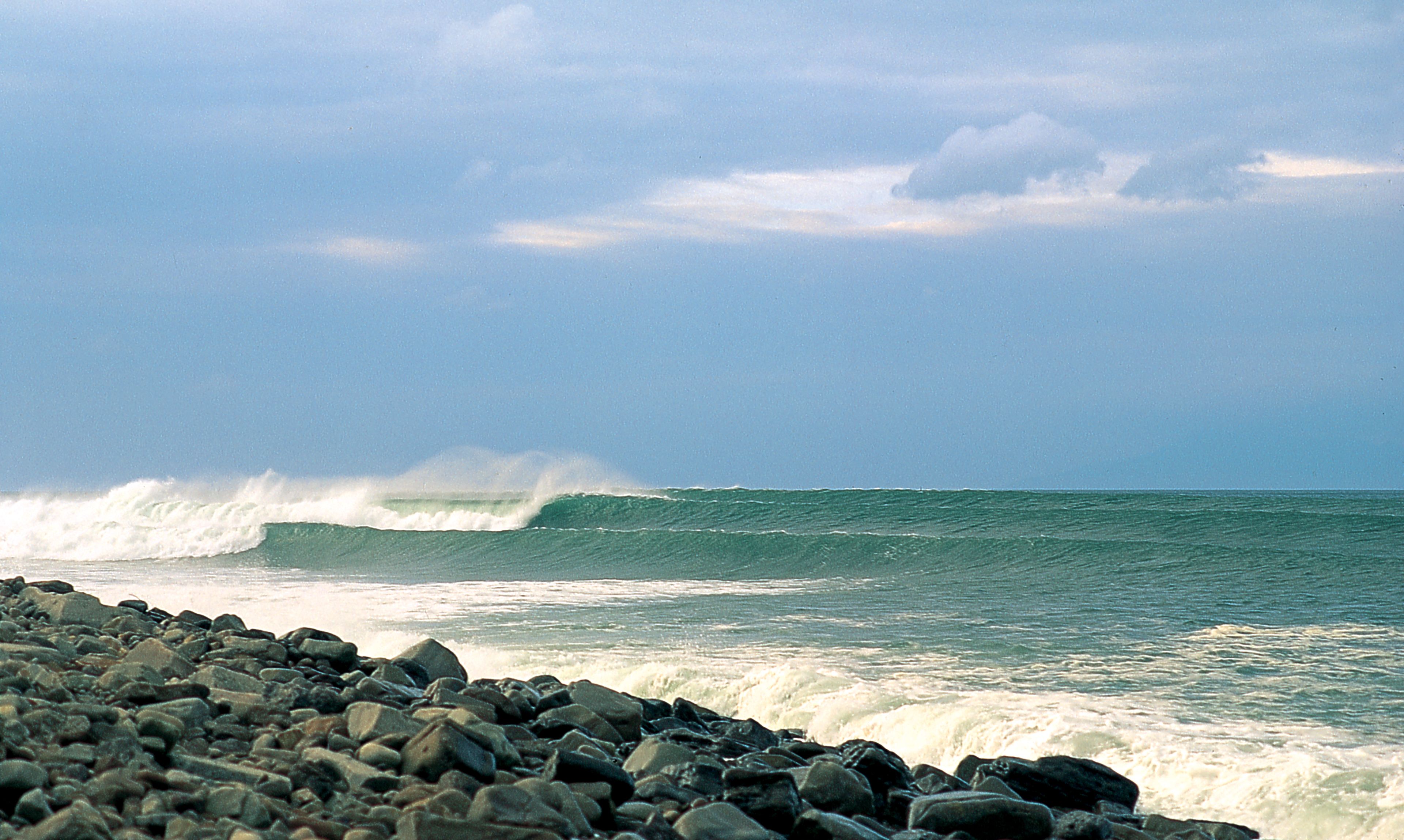 Tullaghan Left Surf Guide (Donegal Bay, Ireland ) – Wave Info & Tips ...