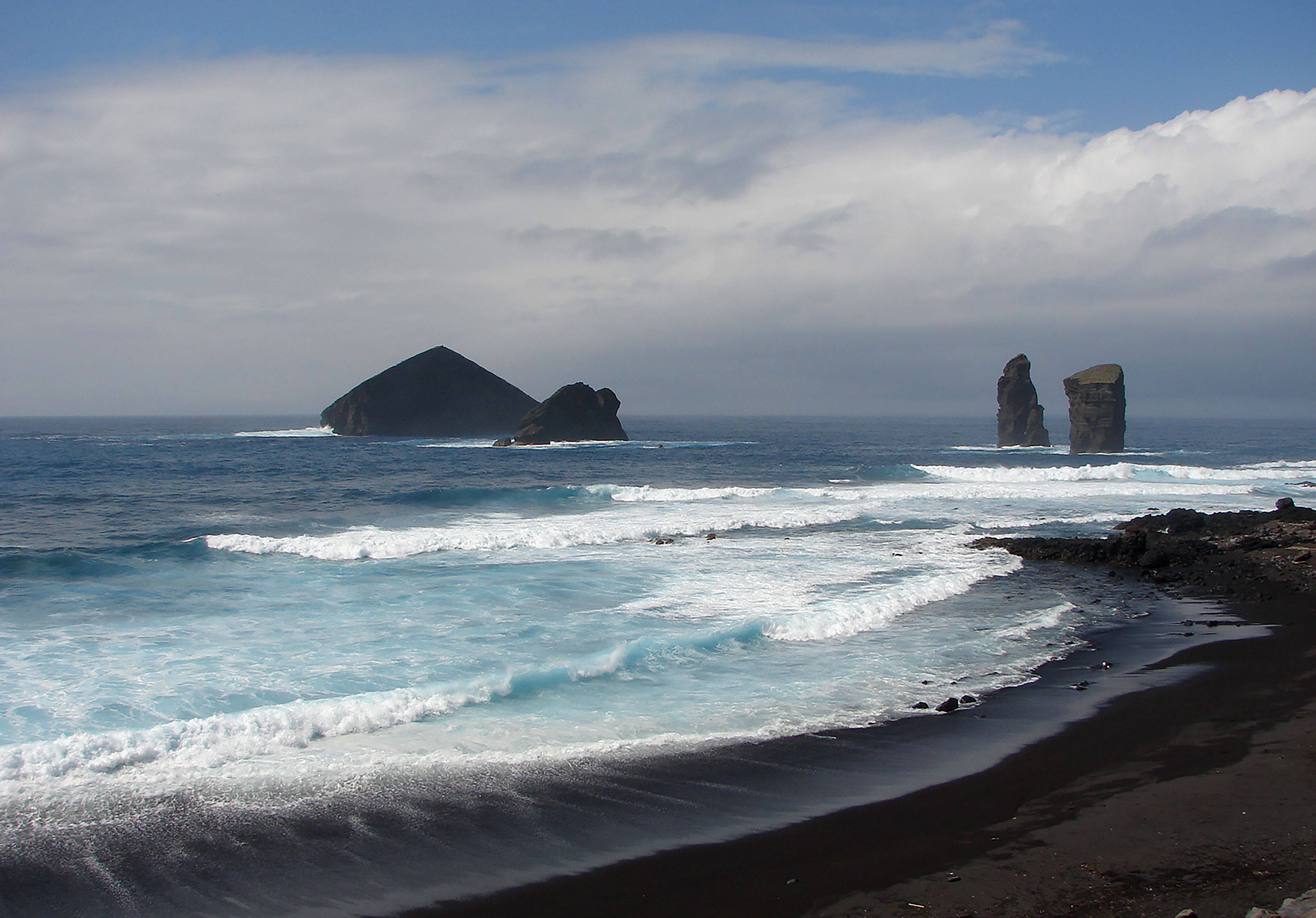Praia dos Mosteiros Surf Guide (São Miguel, Azores) – Wave Info & Tips ...