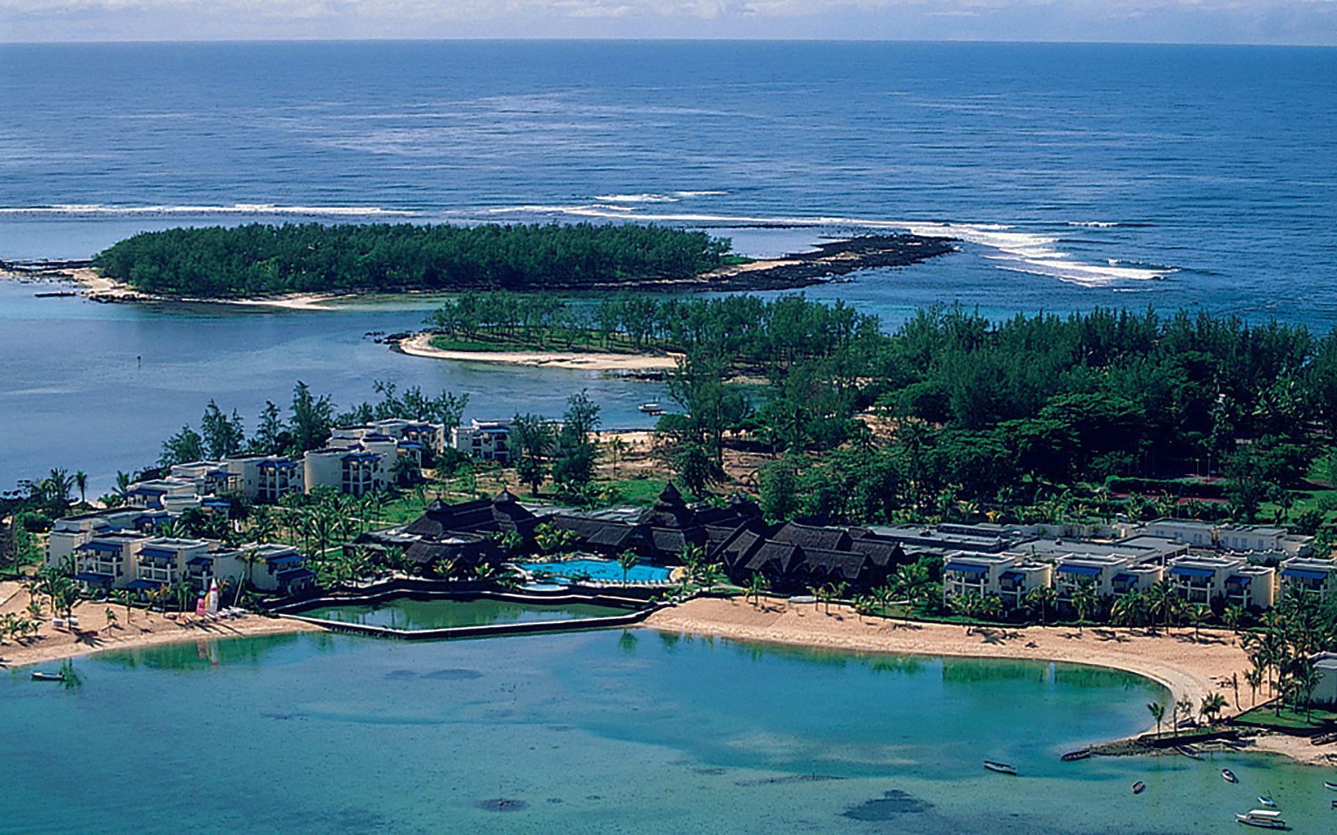 Surfing in Mauritius – Guide to Best Surf Spots & Seasons | Stormrider ...