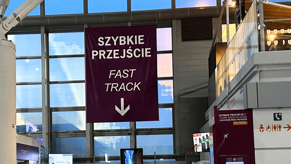 Fast Track na Lotnisku Chopina w Warszawie: krótki poradnik