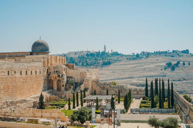 What's the Best Currency to Take to Israel? Dollars, Shekels, etc.?
