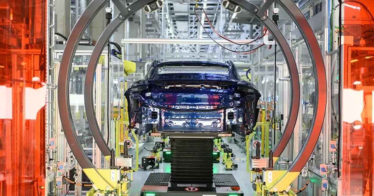 Siemens implements a data mesh architecture at scale with dbt Cloud | dbt Labs