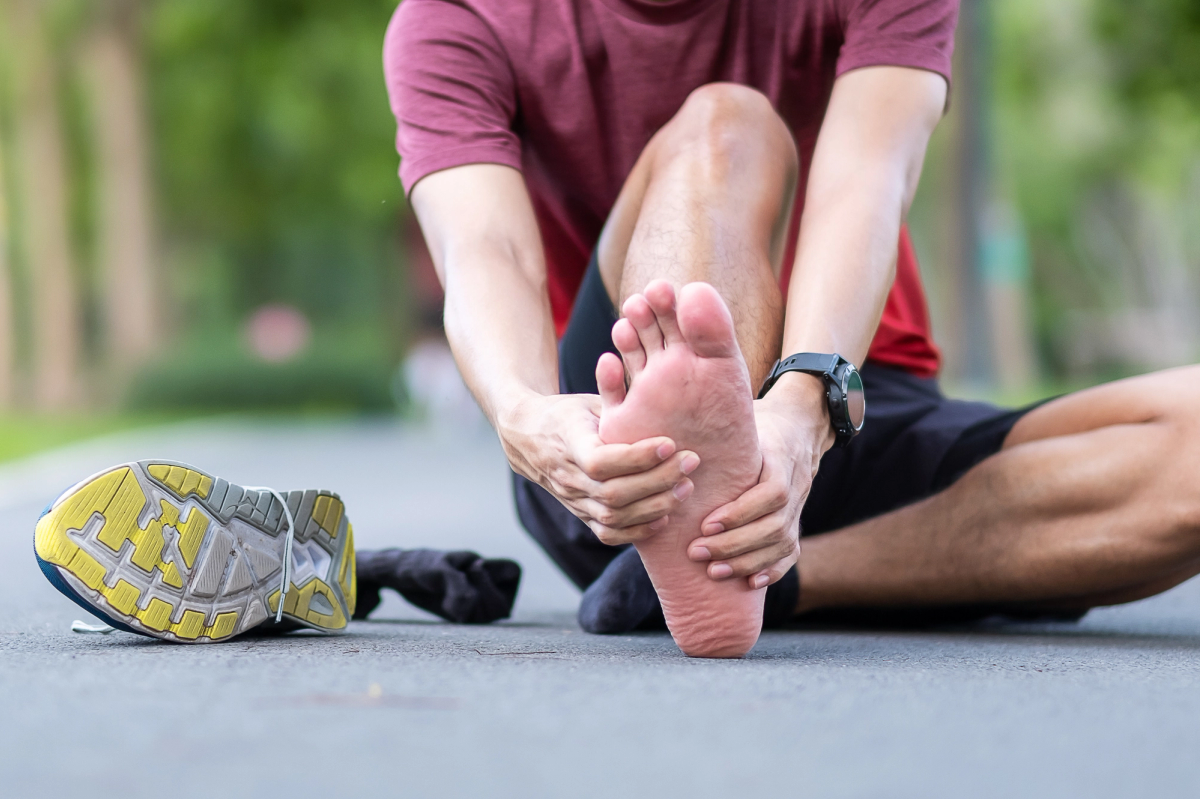 Heel spur vs. plantar fasciitis: What’s the difference and how to treat it
