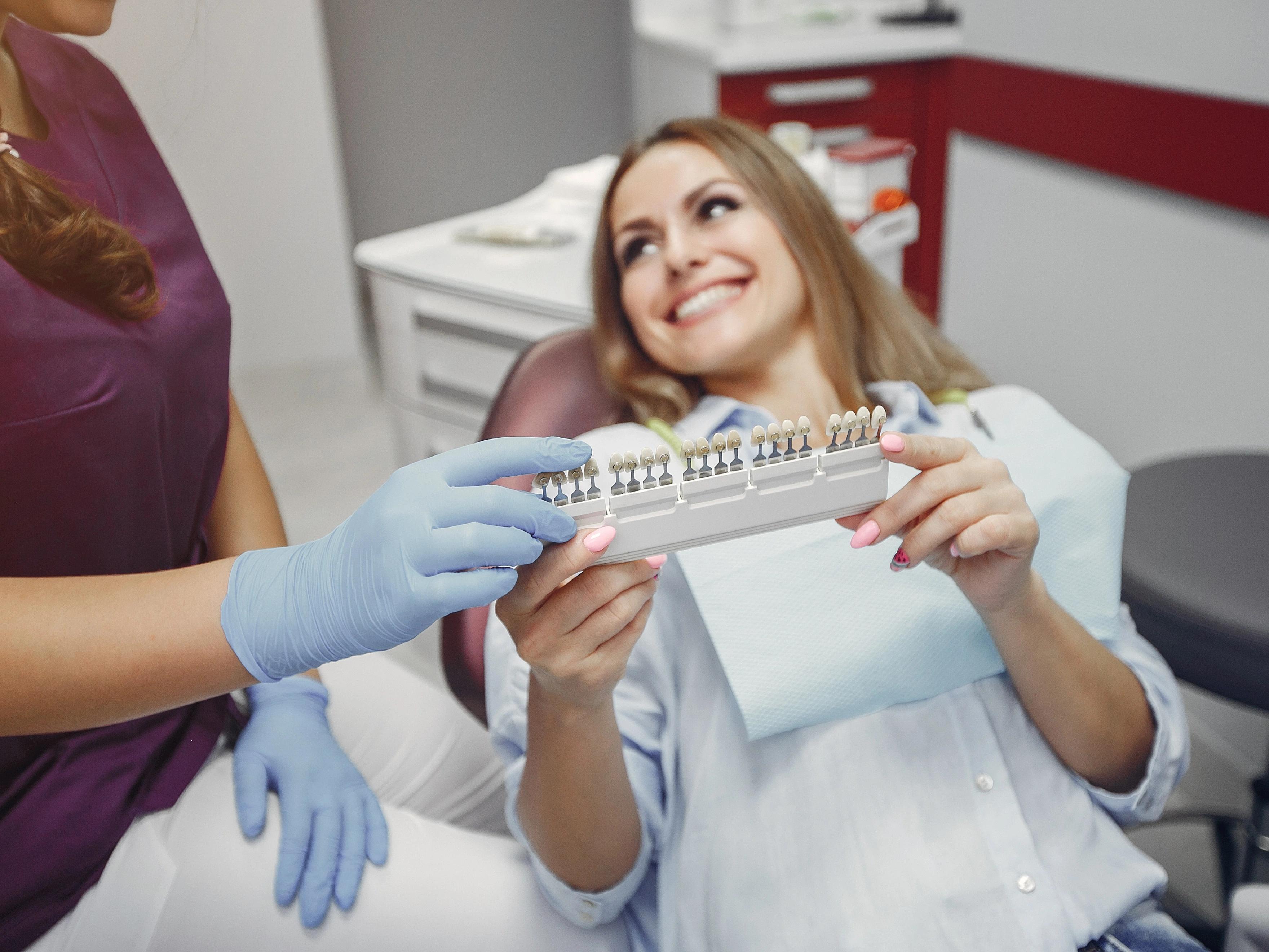 Composite Bonding vs Veneers: Which Is Right for You