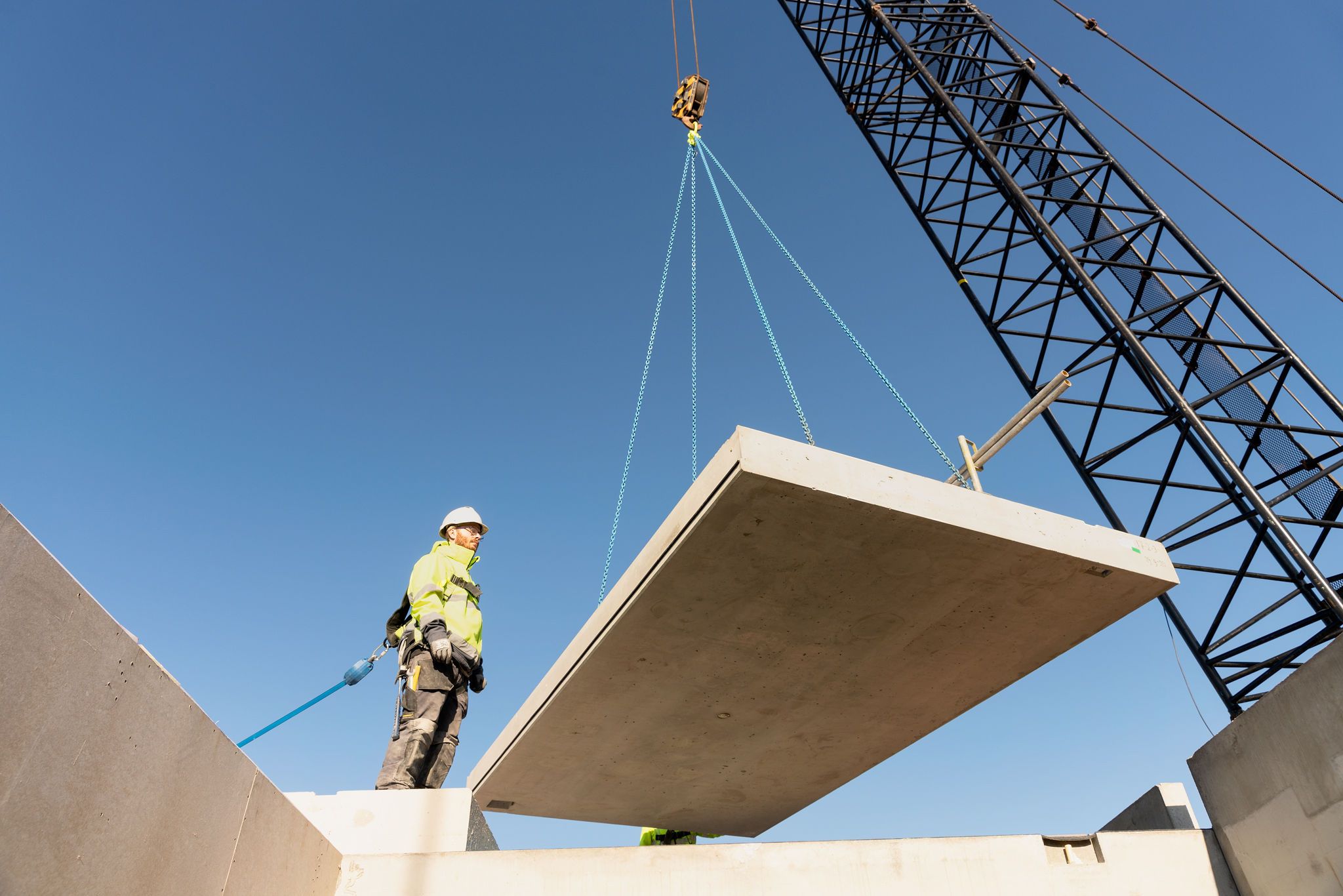 Prefab vloer met geïntegreerde technische installaties draagt bij aan ...