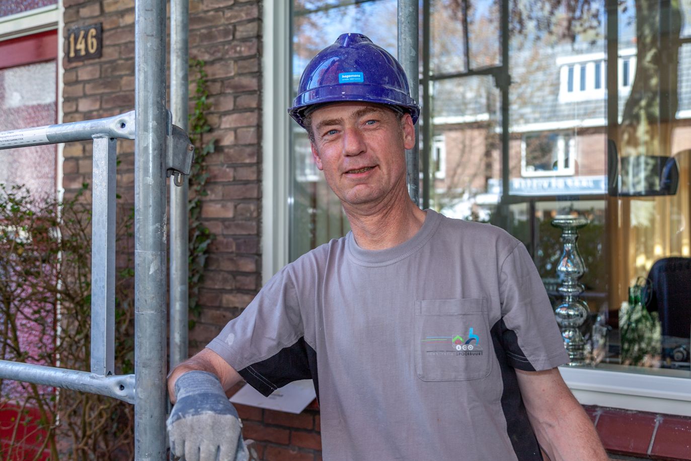 Schilder Jeremy: "Als vakman kun je in de Spoorbuurt je hart ophalen"