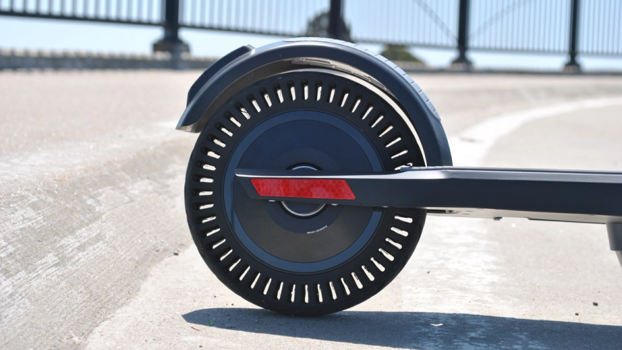 Electric Scooter Wheels: Solid Tires vs Pneumatic Tires, the Pros and Cons