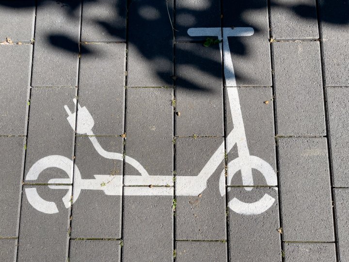Fast charging vs slow charging your electric scooter