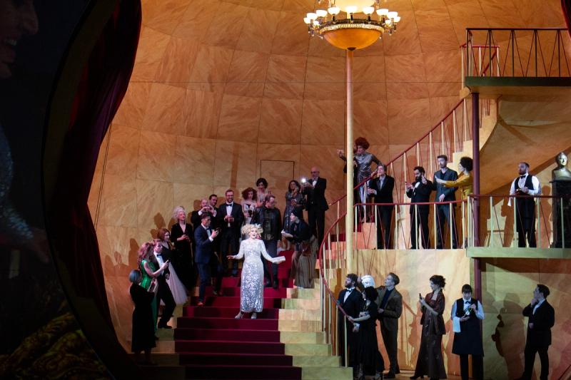 Trygg moro – Scenekunst