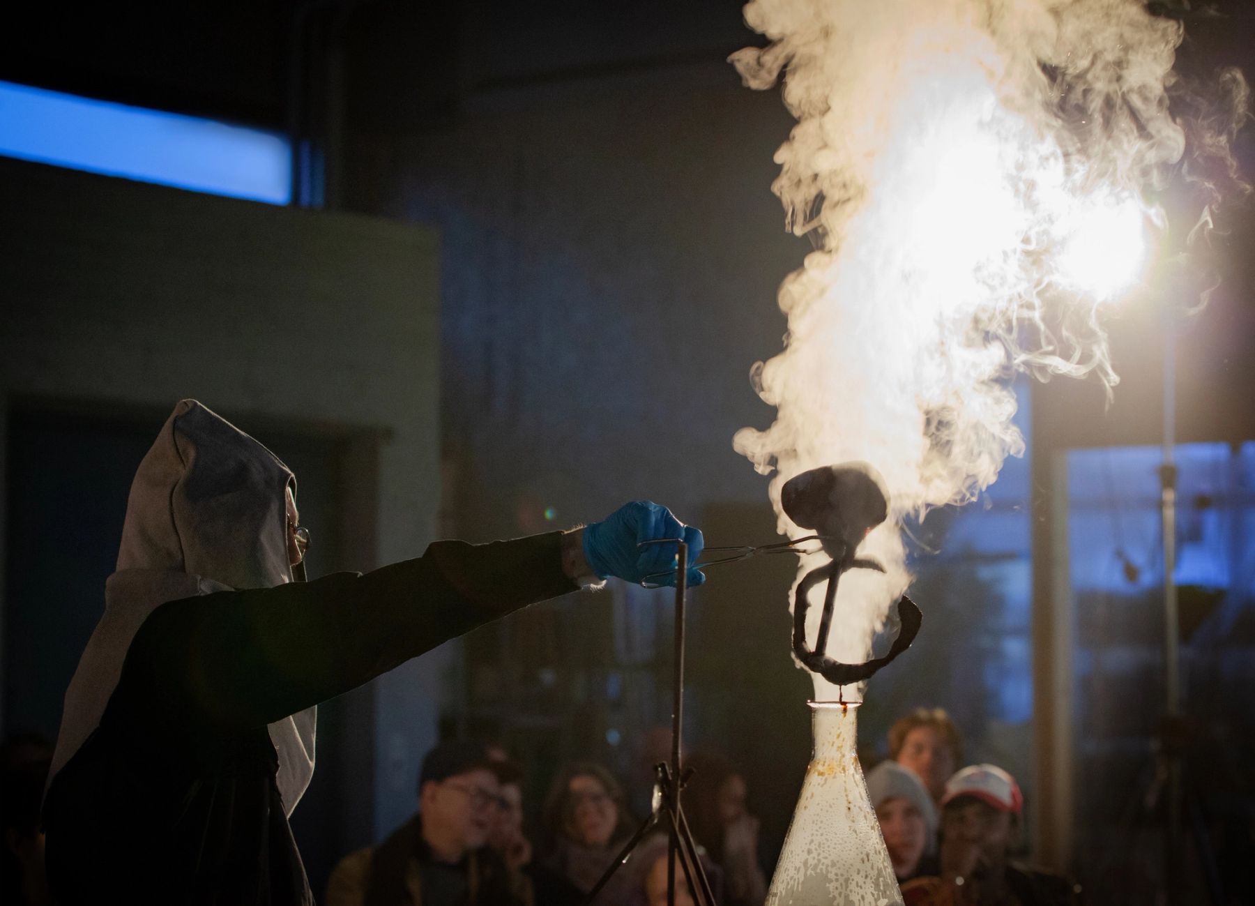 Molekylær metafysikk – Scenekunst