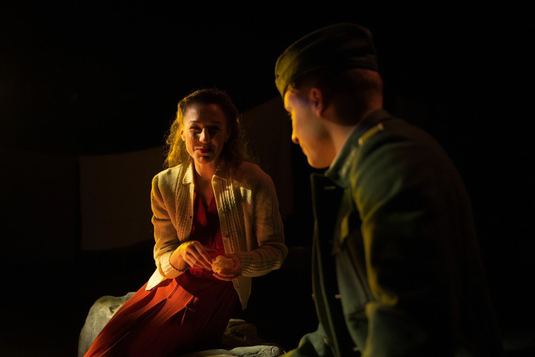 Mørke biter av historien – Scenekunst