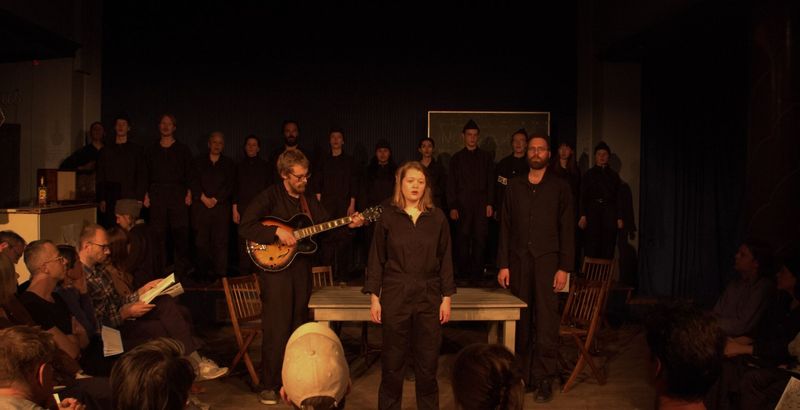 Rørende gest – Scenekunst