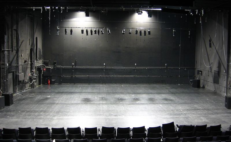 Moderne teater - en scene fra en norsk dramatikkfestival – Scenekunst