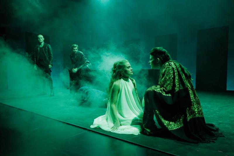 Blodfattig tragedie – Scenekunst