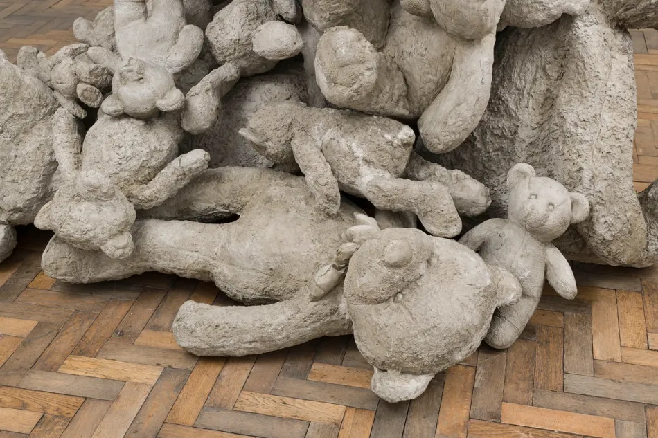 Yngve Holen, Josh Kline, Phillip Lai, Linder, Pope.L, Sarah Rapson ...