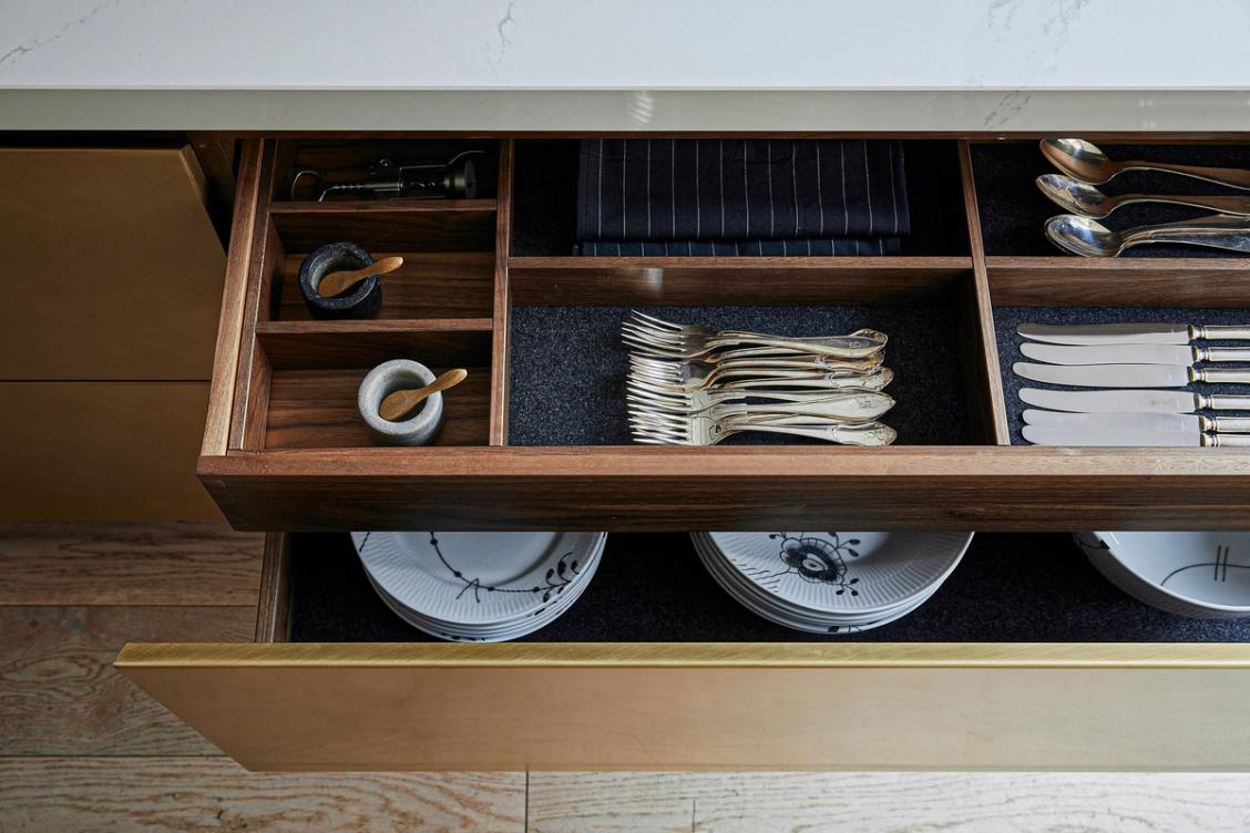 Sola Kitchens | Internal Solutions - Drawers & Inserts