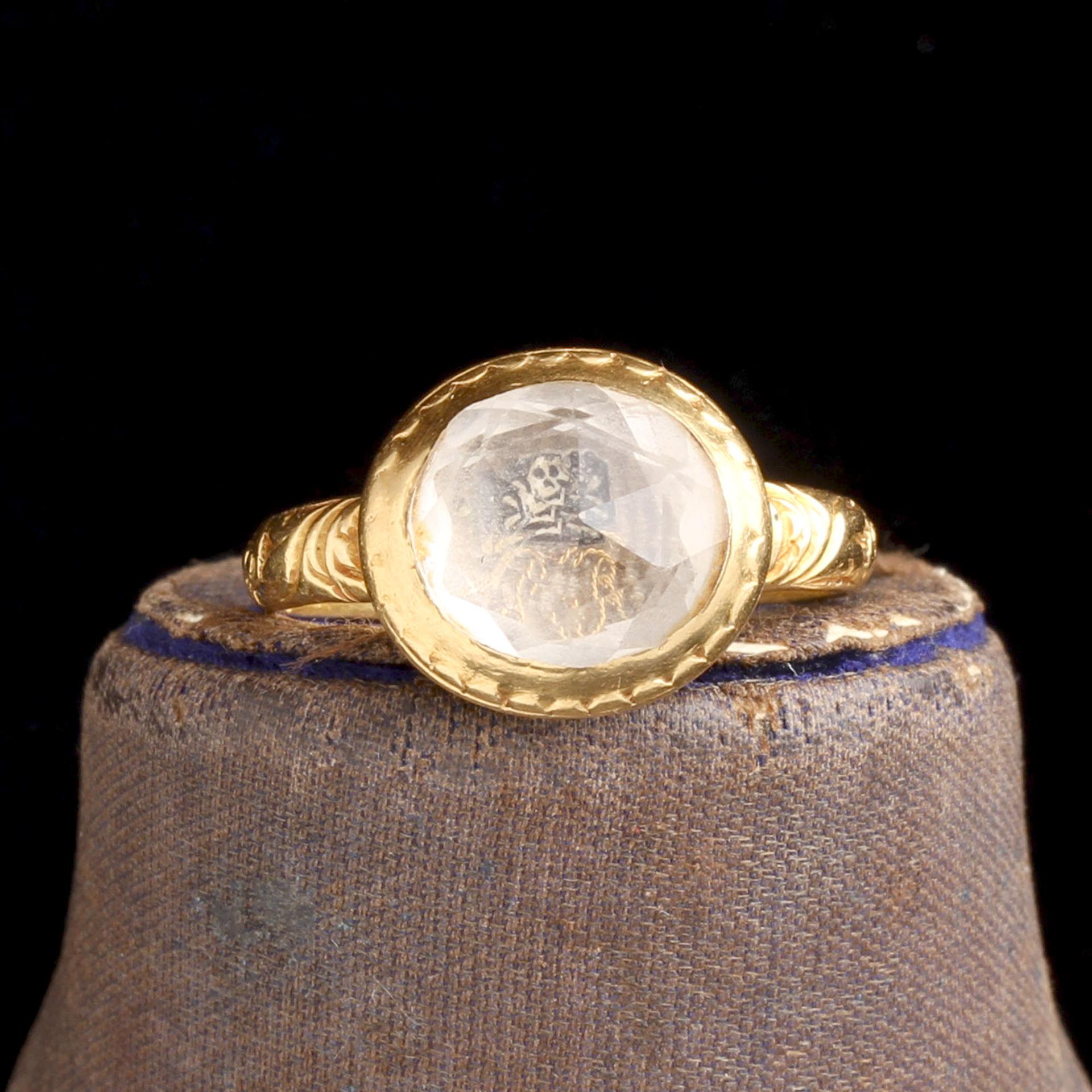 Stuart "Remember Me" Skull Ring — Erica Weiner