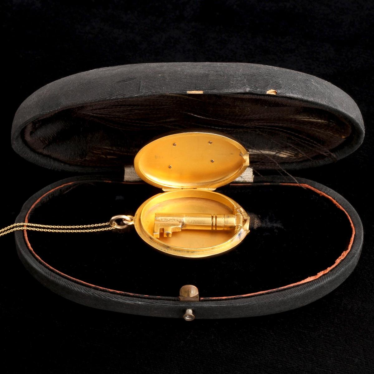 Victorian "ND" Monogram Concealed Key Locket — Erica Weiner