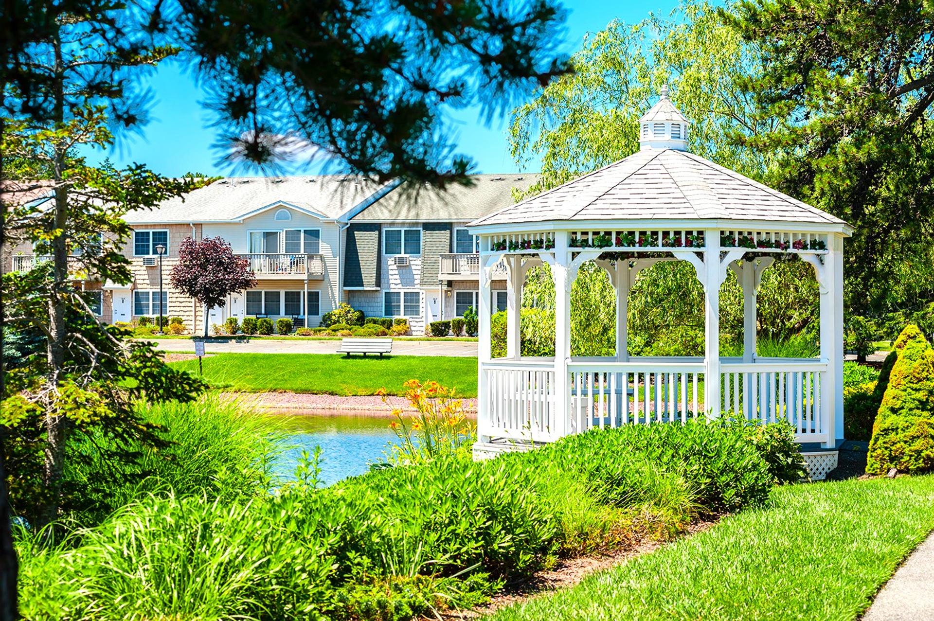 Spruce Pond in Holbrook | Heatherwood Communities