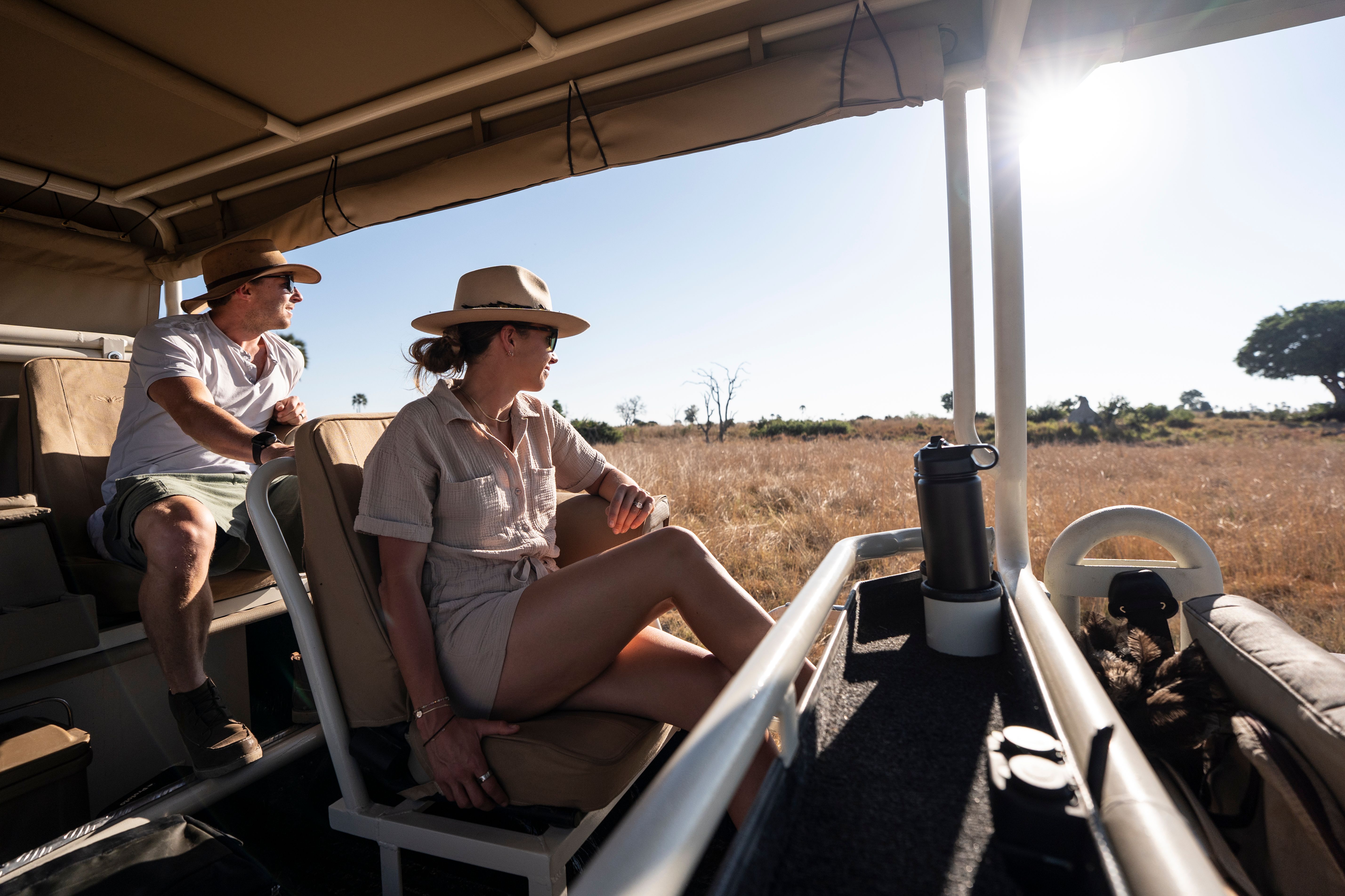 What colors to wear on safari | ROAR AFRICA