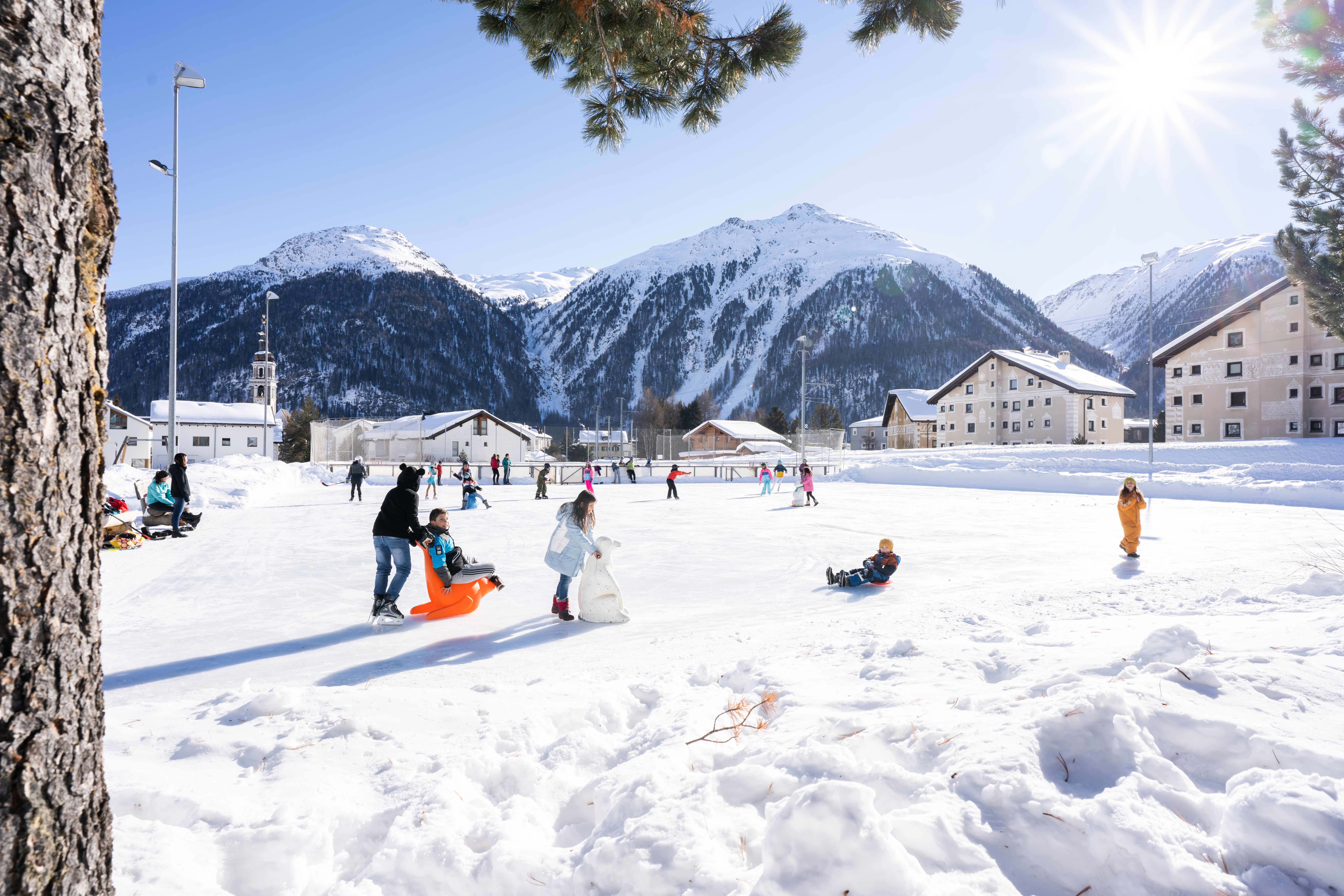 Eisplätze im Engadin: Schlittschuhlaufen vor spektakulärer Kulisse ...