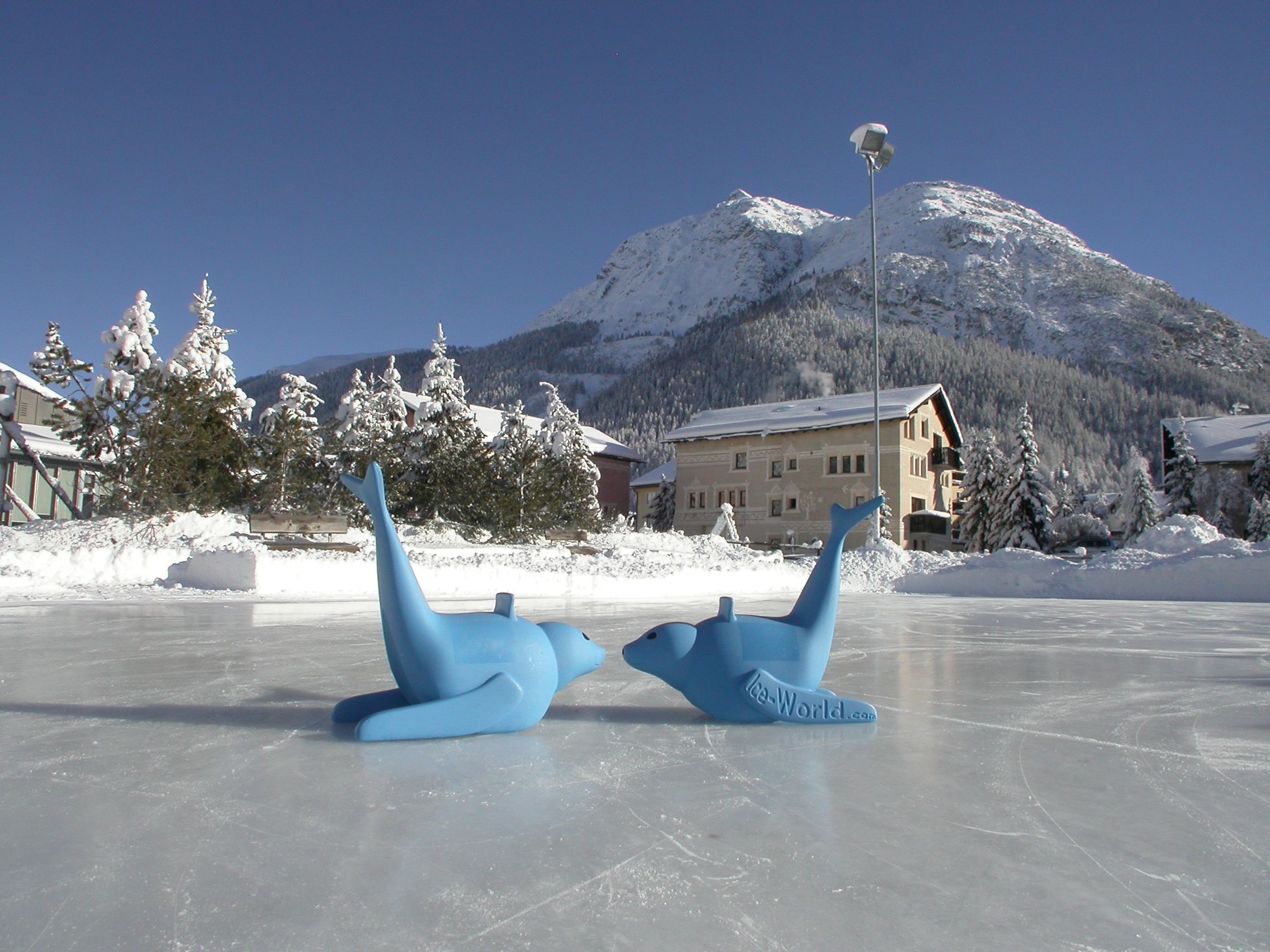 Eisplätze im Engadin: Schlittschuhlaufen vor spektakulärer Kulisse ...