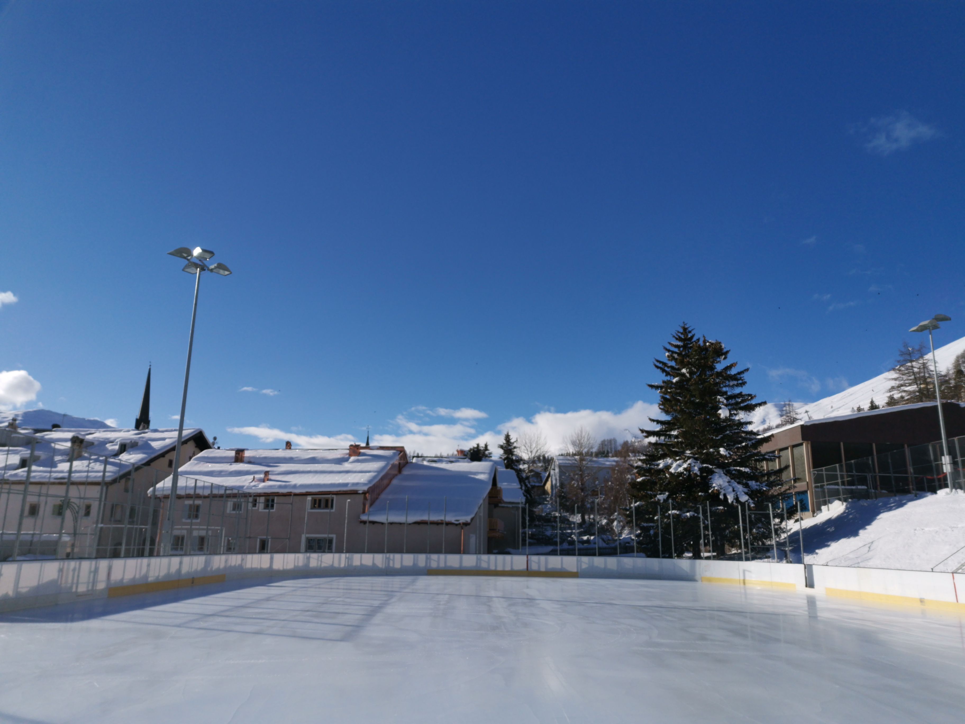 Eisplätze im Engadin: Schlittschuhlaufen vor spektakulärer Kulisse ...