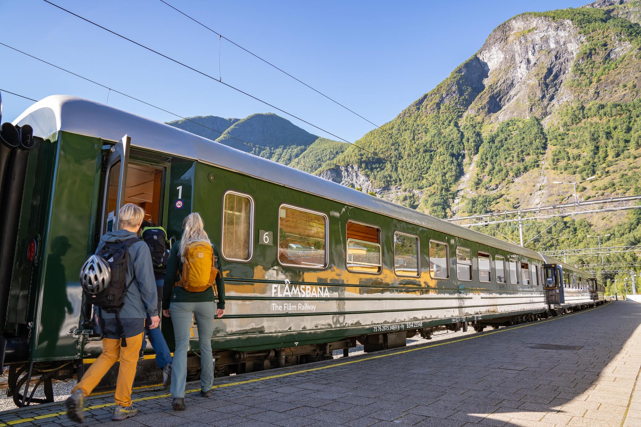 Flåm Railway, Flåm Zipline, Rallarvegen Cycling Tour | Norway’s best