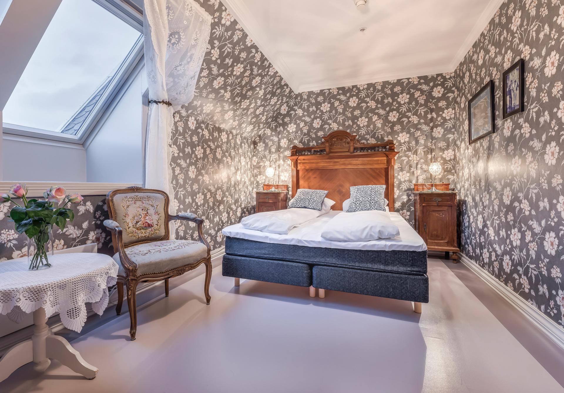 Bo på historiske Gloppen Hotell | Norway’s best