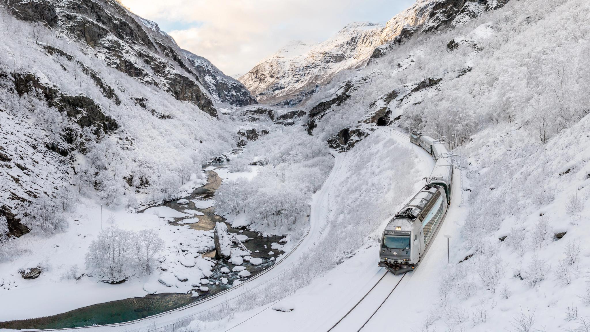 El ferrocarril de Flåm. ¡El mejor viaje en tren del mundo! | Norway’s best
