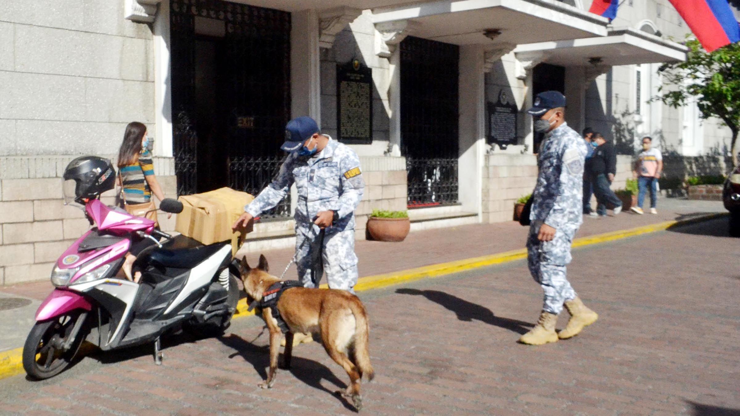 PCG +K9 guard Comelec HQ