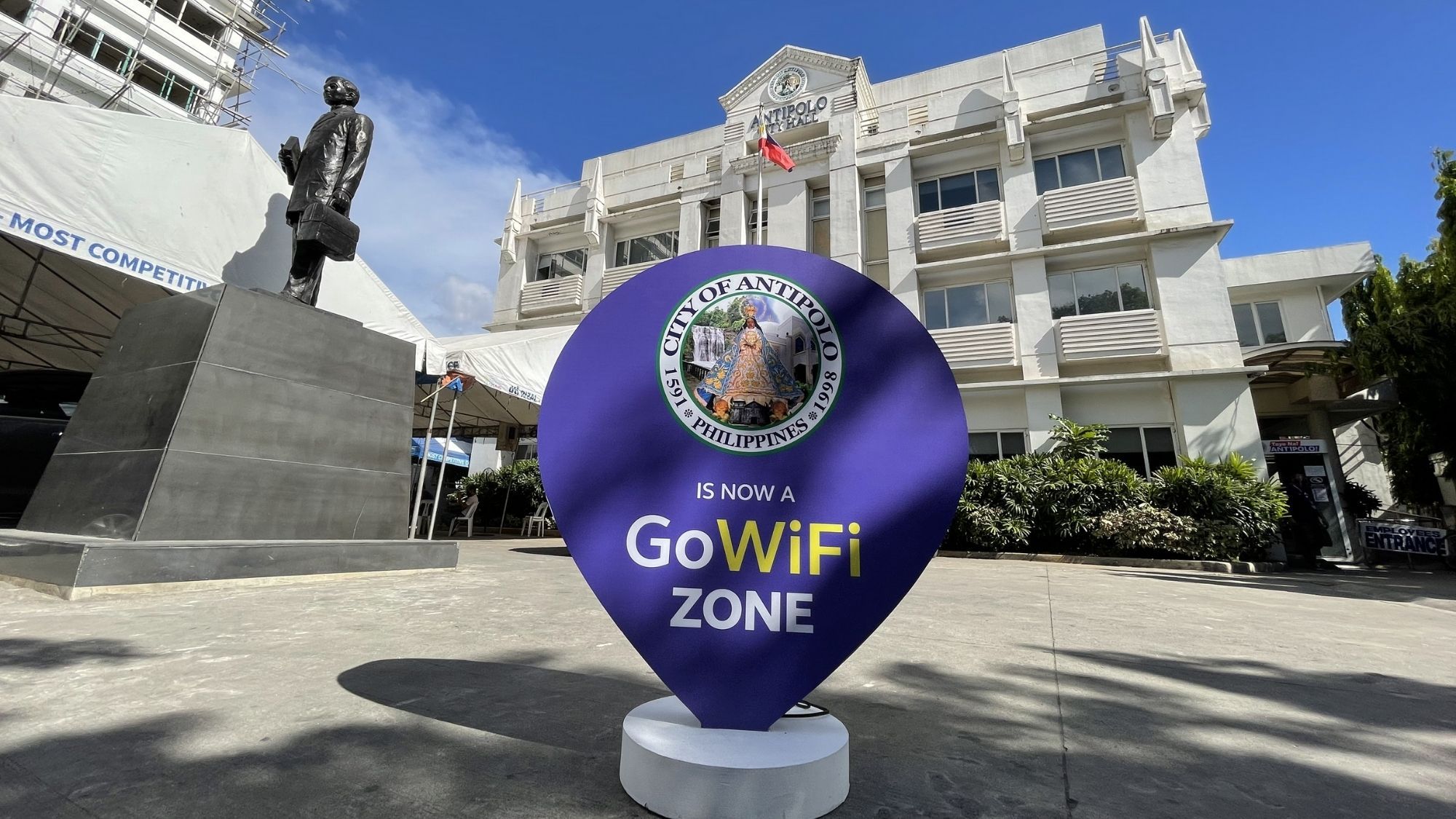 Connected na sila! Globe provides free Wi-Fi in Antipolo City