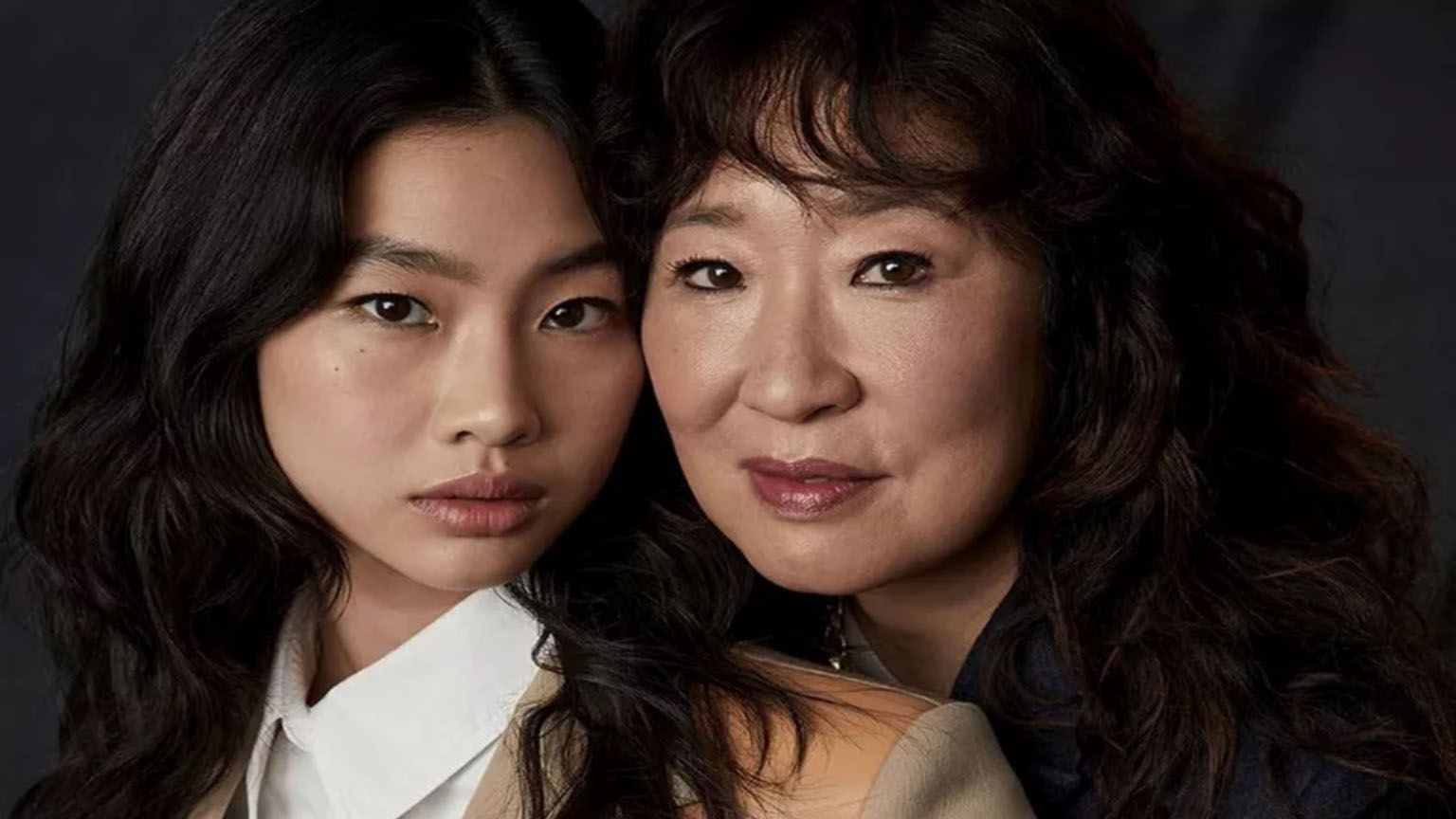 Sandra Oh congratulates Jung Ho Yeon for her Emmy nomination