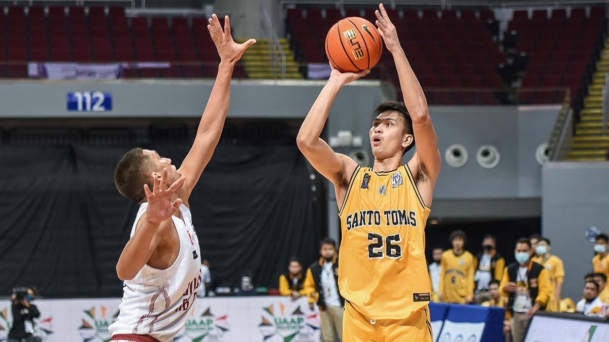 UST’s Bryan Santos sits out one game after foul on Geo Chiu