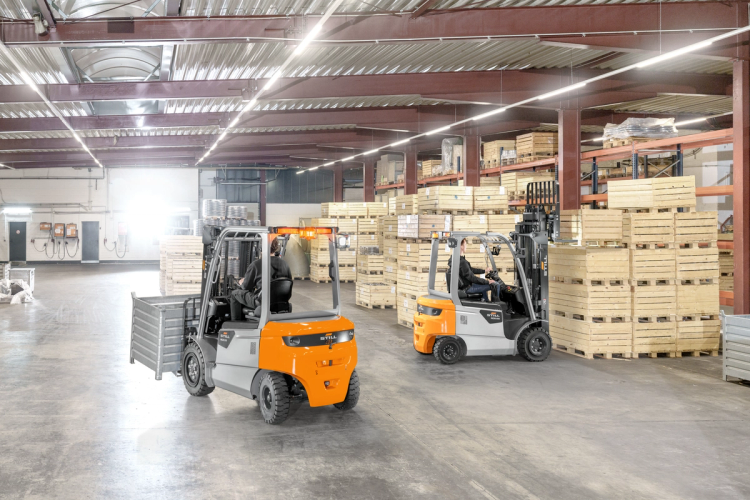 Machines / Forklift truck / STILL RCE 25-35 | Hesselberg