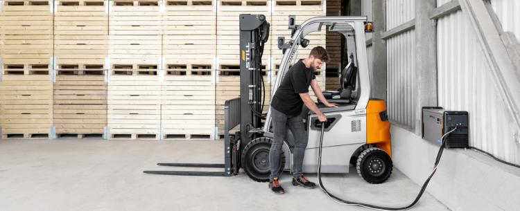 Machines / Forklift truck / STILL RCE 15-20 | Hesselberg