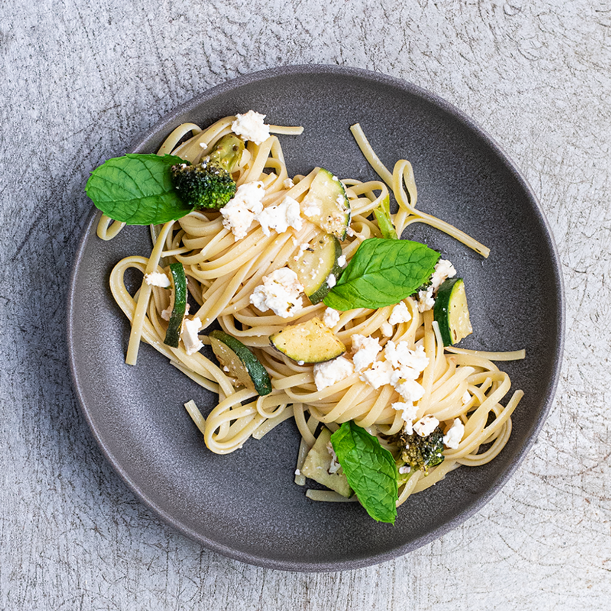 Pasta Primavera eli vihreä pasta kasviksilla | Ruokaboksi
