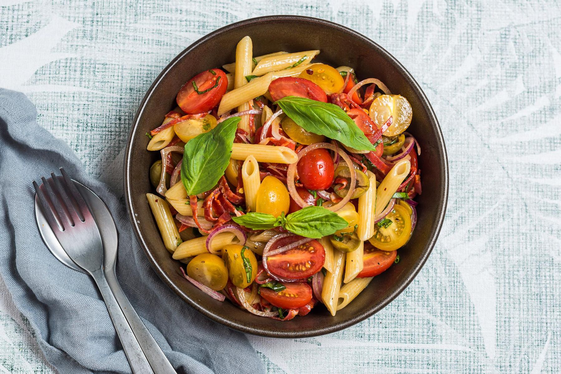 Vürtsikas pastasalat chorizo ja oliividega | Yummy