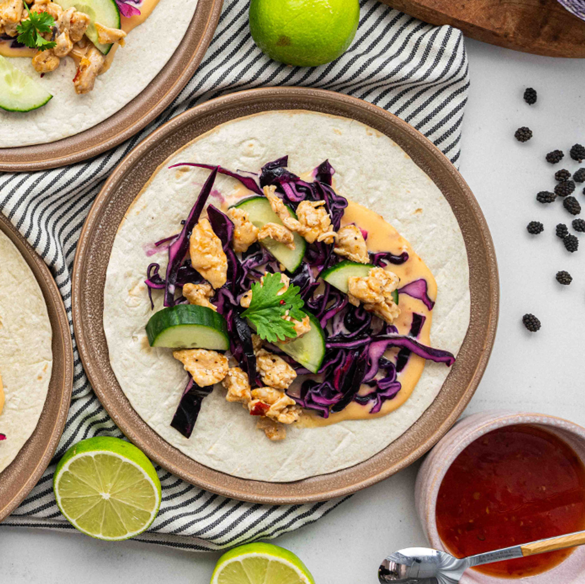 Chicken sweet chili wrapit & marinoitua punakaalia | Ruokaboksi